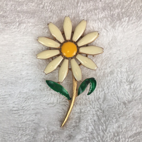 Source Unknown | Jewelry | Vintage Enameled White Daisy Brooch Pin ...